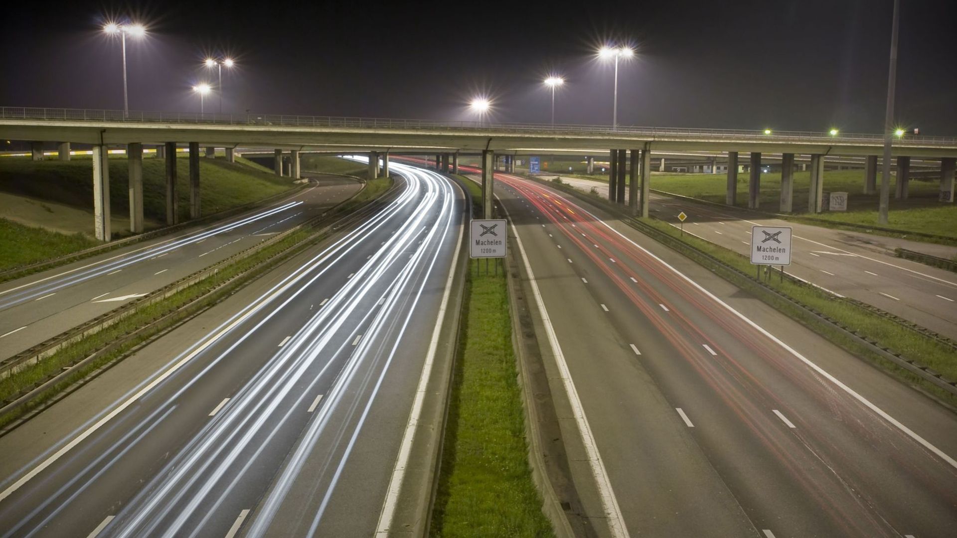 Économies d'énergie : autoroutes allumées ou éteintes ? - RTBF Actus
