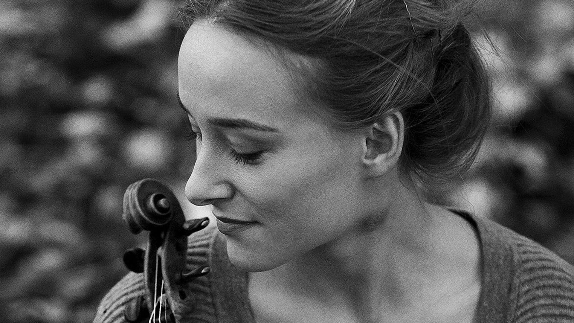 Anna Agafia en demi-finale du Concours Reine Elisabeth Violon 2024 ...