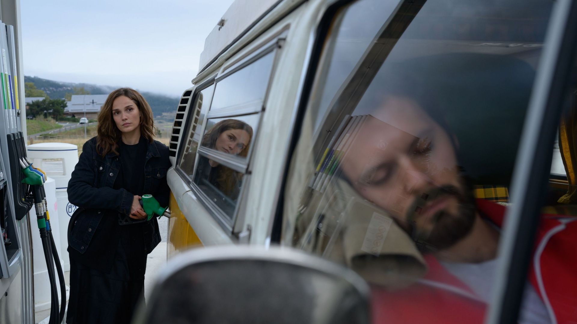 Hugo Becker et Camille Lou sont bouleversants dans le téléfilm 'Tout le ...