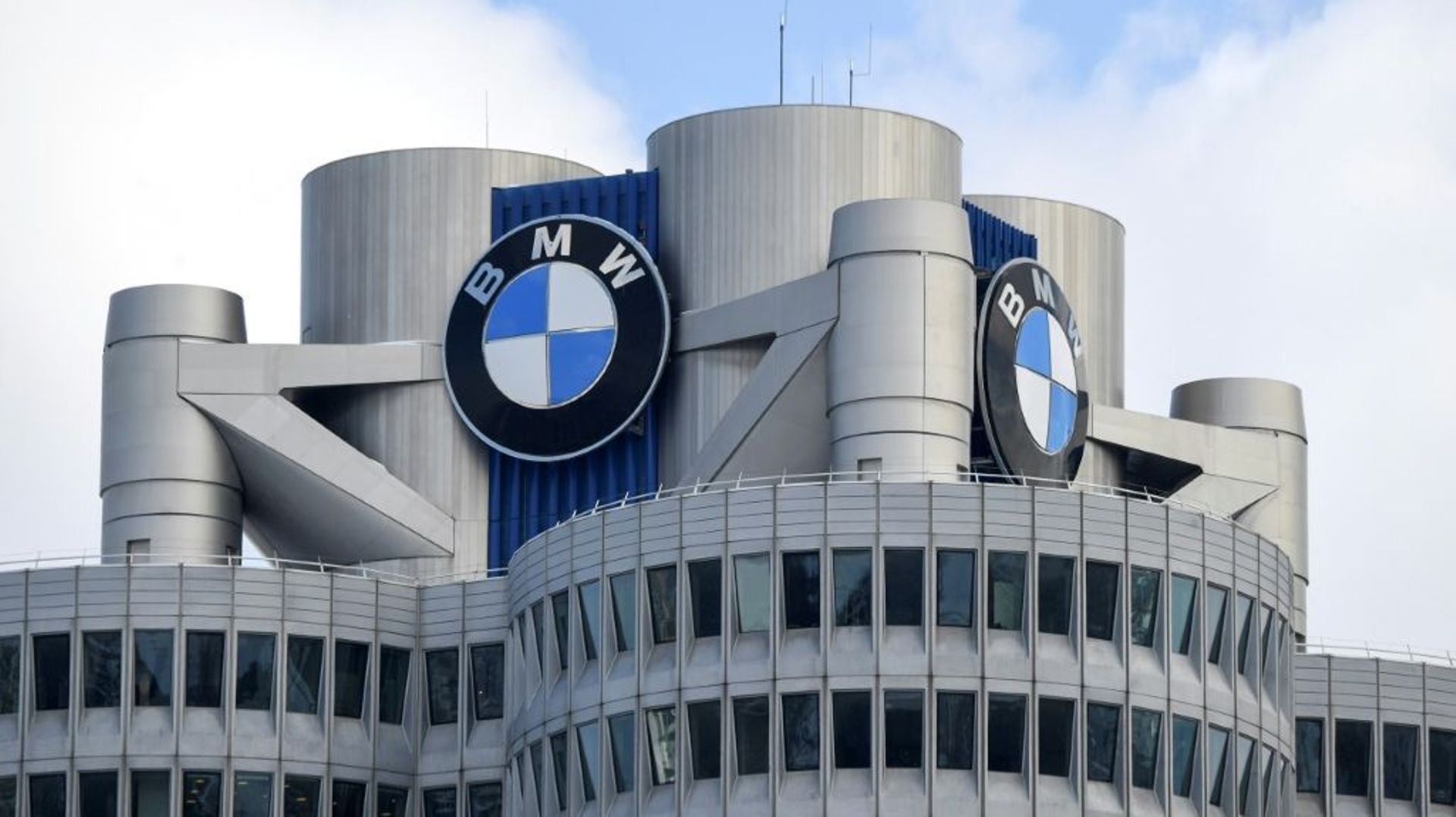 BMW annonce la construction de sa première usine en Hongrie - RTBF Actus