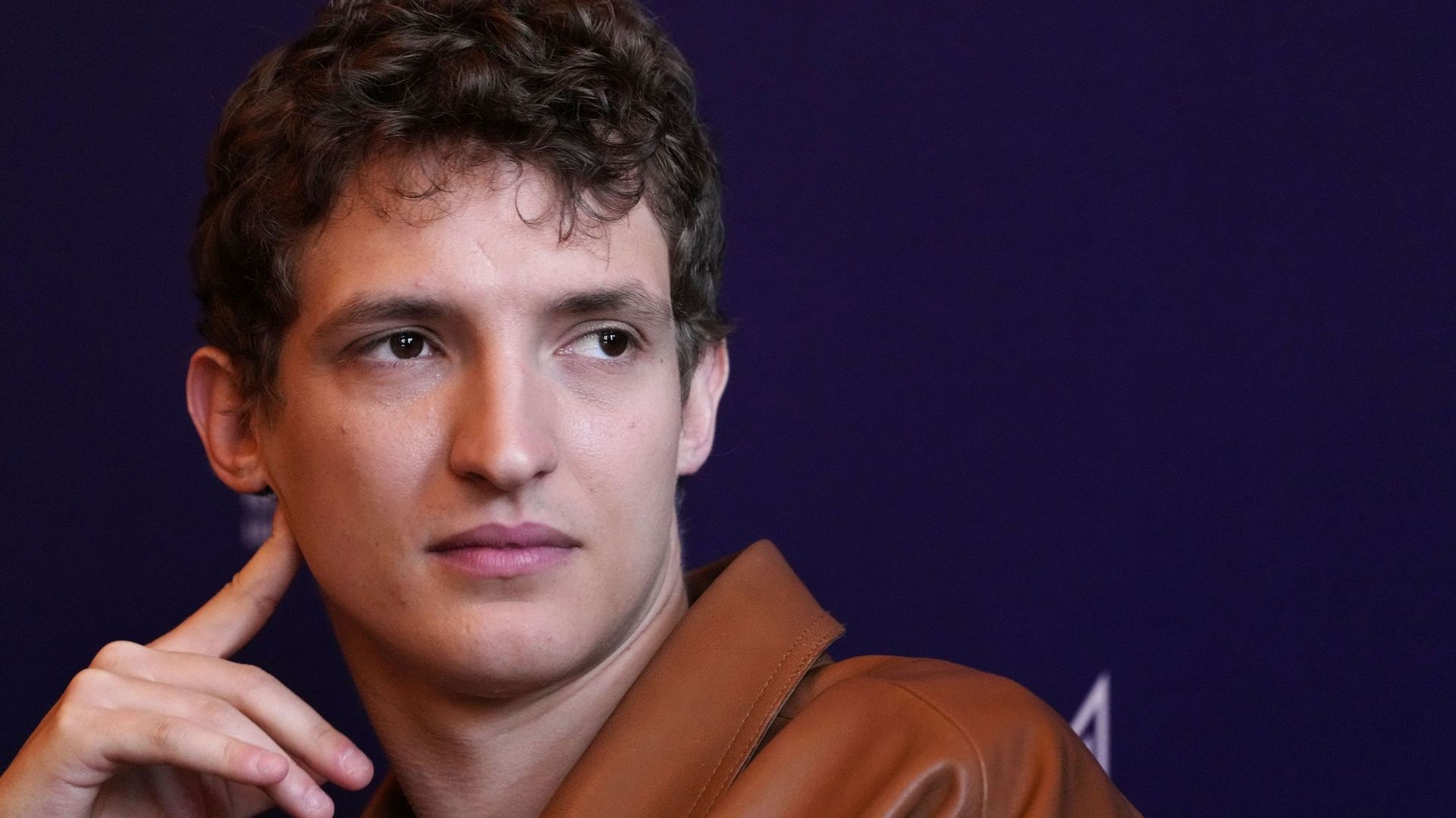 Aliocha Schneider : 'En français, je me sens plus proche des mots que ...