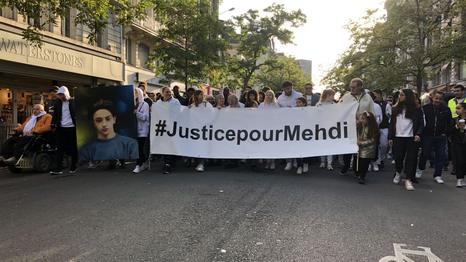 Bruxelles Plus De 600 Personnes à La Marche Blanche Pour Le Jeune