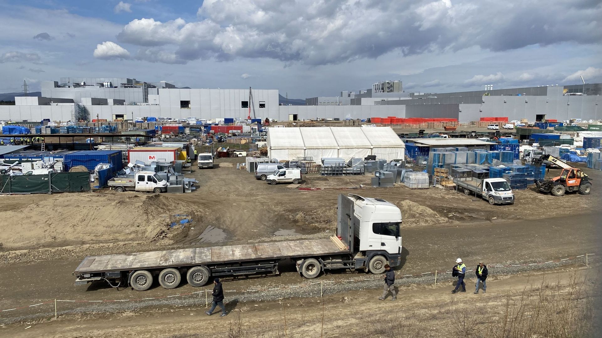 En Hongrie, la révolte des riverains d’une 'giga usine' de batteries ...