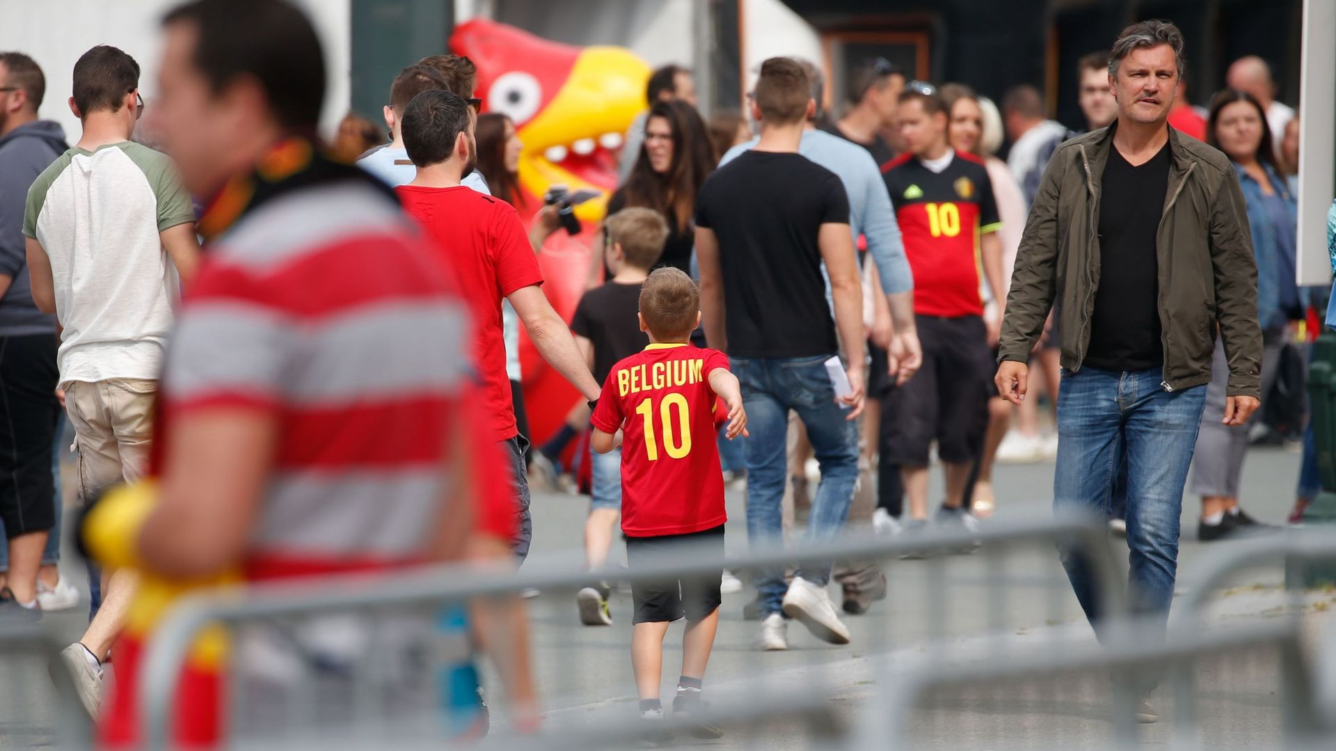 Les Diables Rouges font la fête avec leurs supporters - RTBF Actus