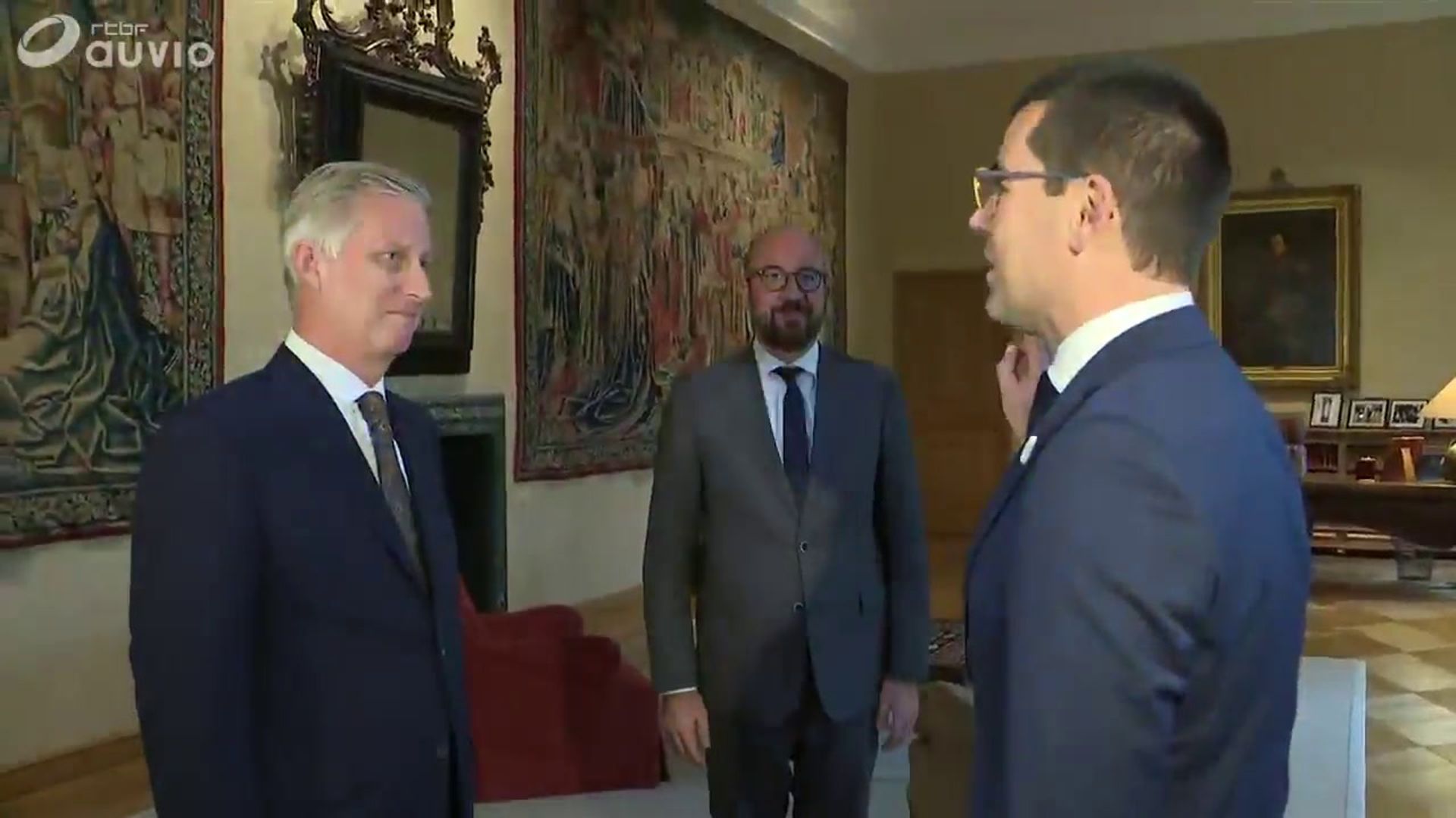 Le nouveau ministre de la Défense Sander Loones (N-VA) prête serment ...