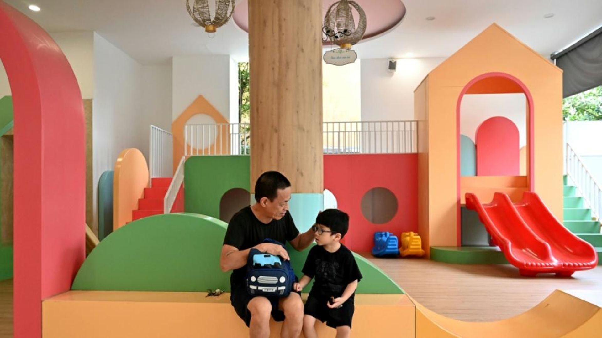 La vidéo d'un échange entre Brigitte et Emmanuel Macron devient virale ...