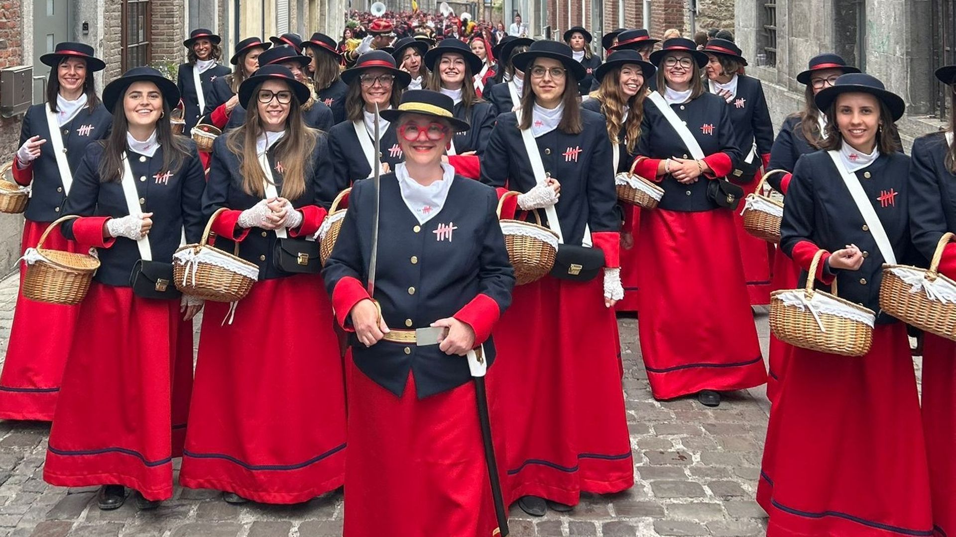 Thuin : une première, deux femmes officières à la Saint-Roch - RTBF Actus