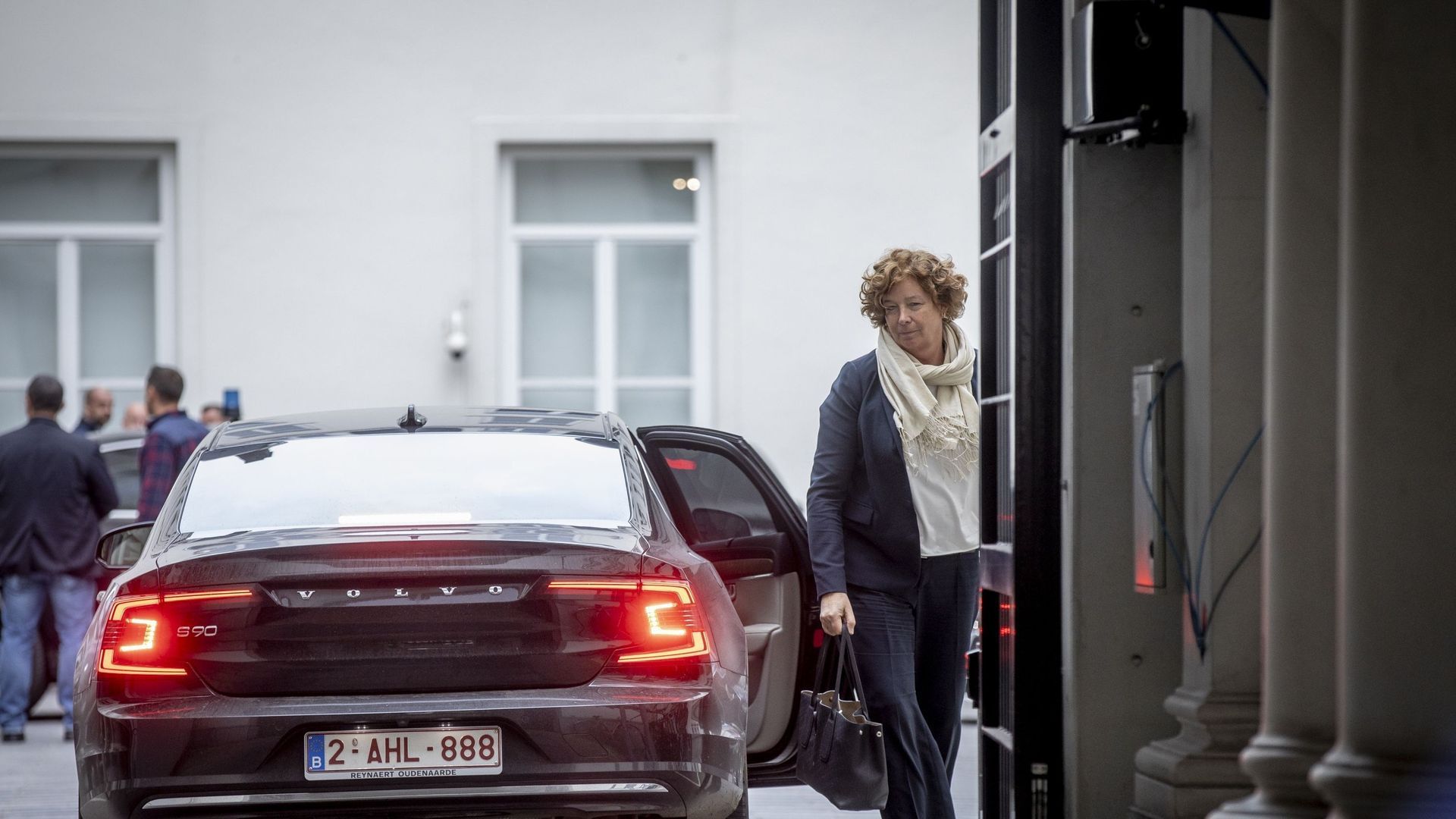 Collaborateurs de bpost détachés au cabinet De Sutter : pas de conflit ...