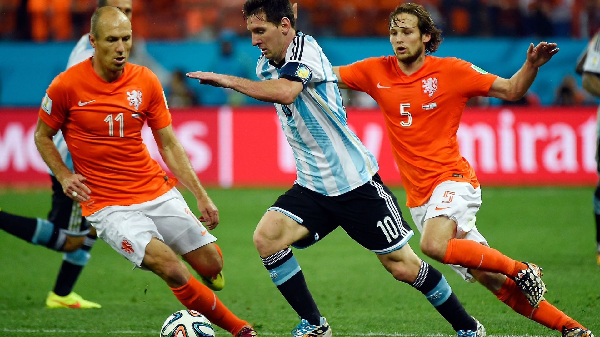 Robben et Messi, un match dans l'ombre