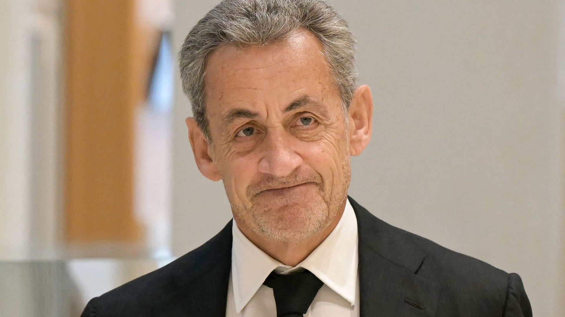 Nicolas Sarkozy sous bracelet électronique : une nouvelle vie et 'finies les sorties' - RTBF Actus