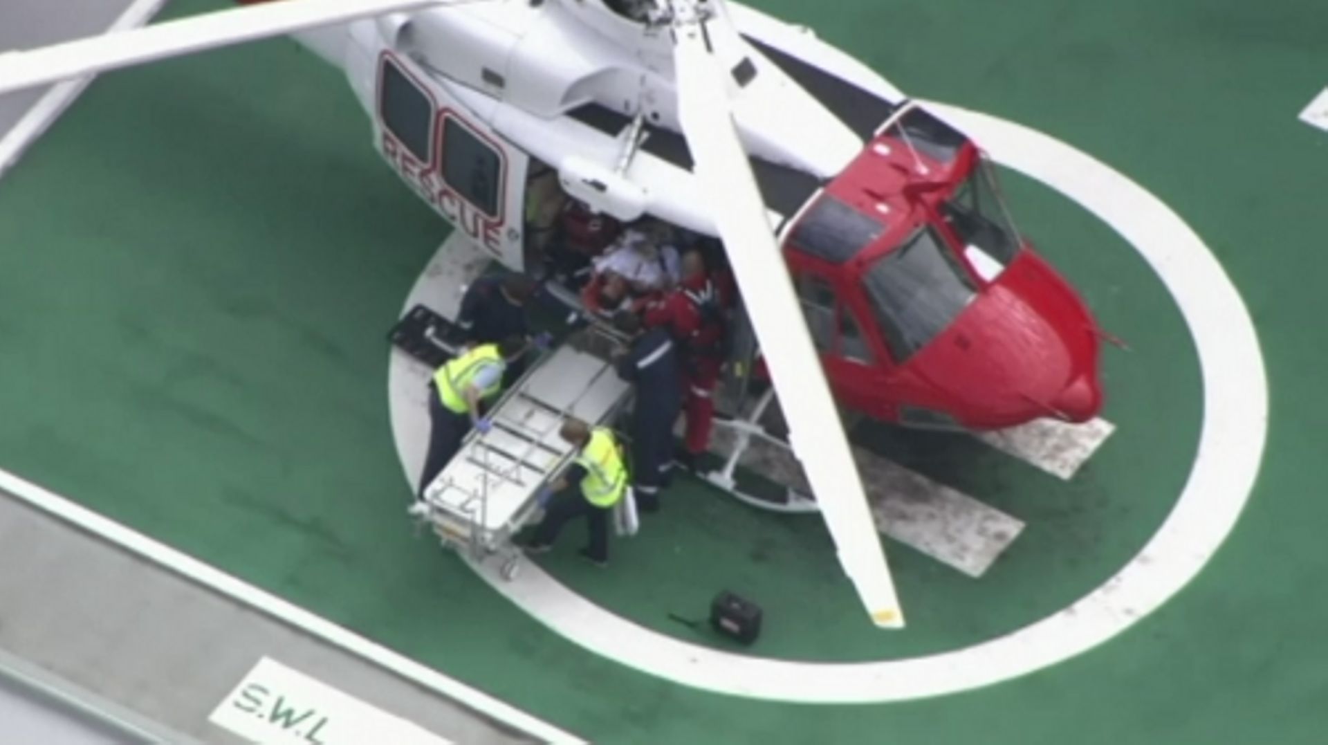Australie: un surfeur blessé par un requin réussit à nager jusqu'à la ...