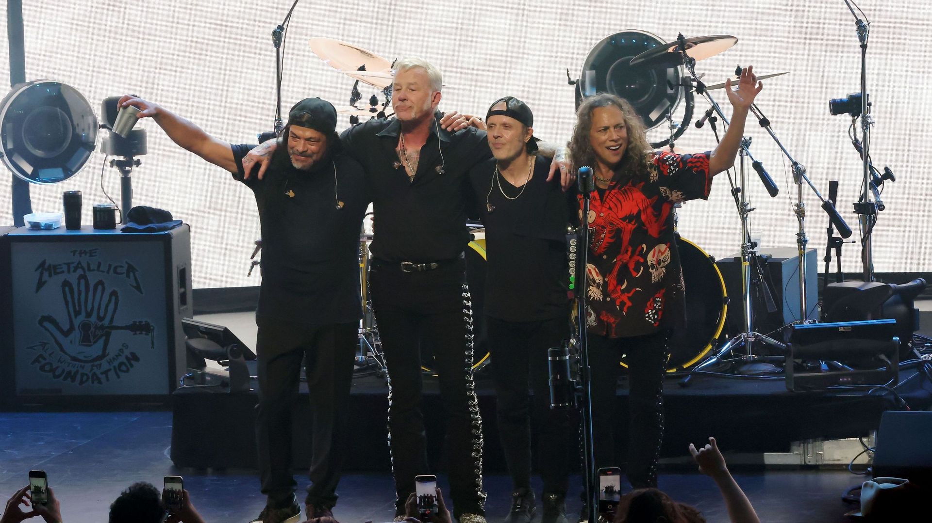 Metallica s’associe à la Croix-Rouge pour une tournée sous le signe de ...