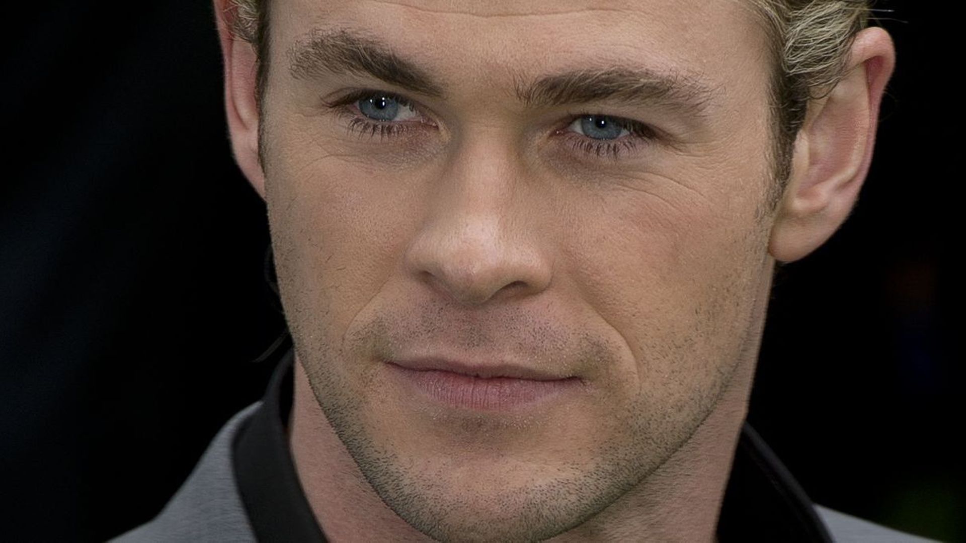 Chris Hemsworth troque le marteau de Thor pour un clavier dans 'Hacker ...