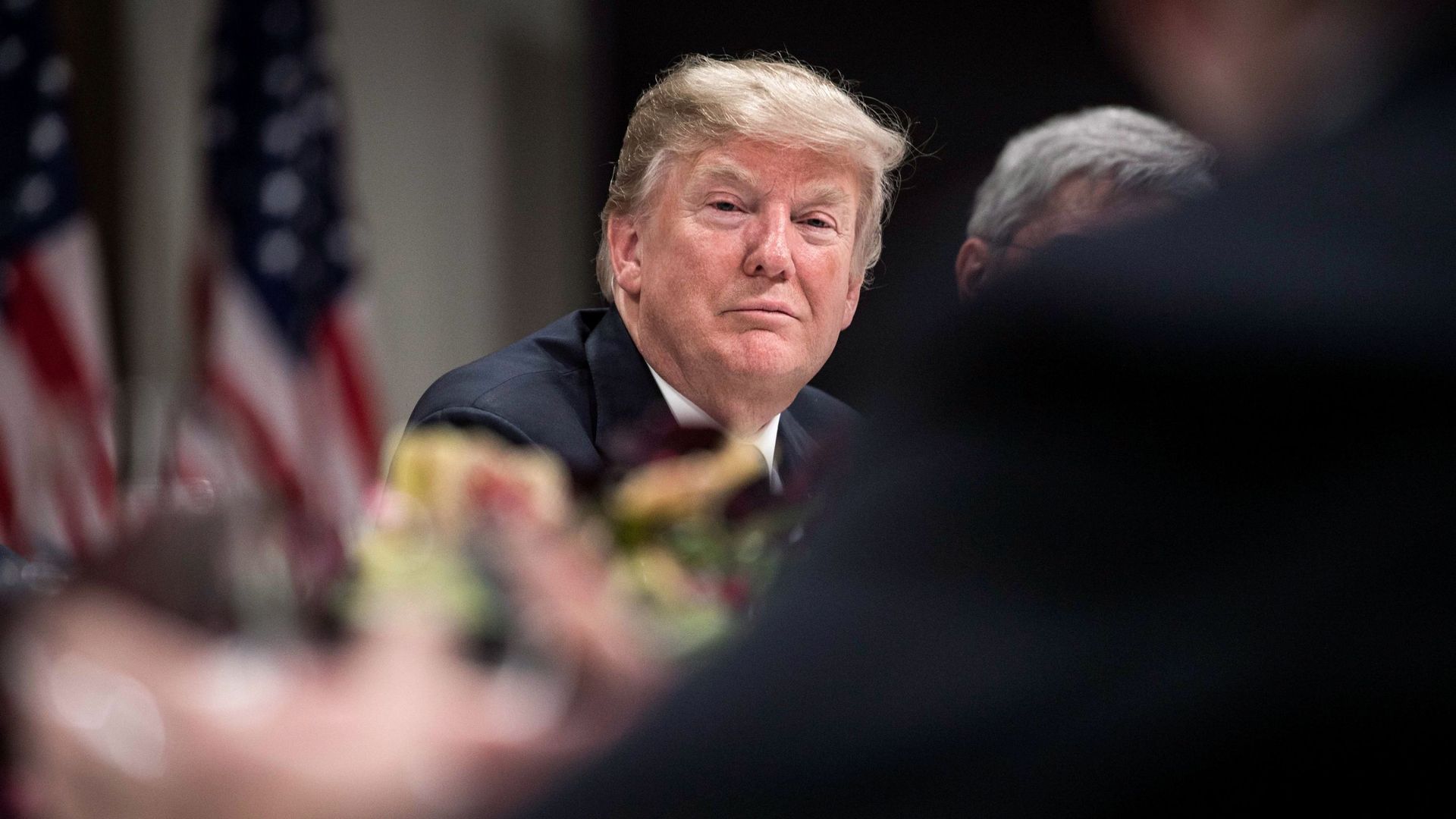 Donald Trump persiste et signe sur le mur à la frontière mexicaine - rtbf.be