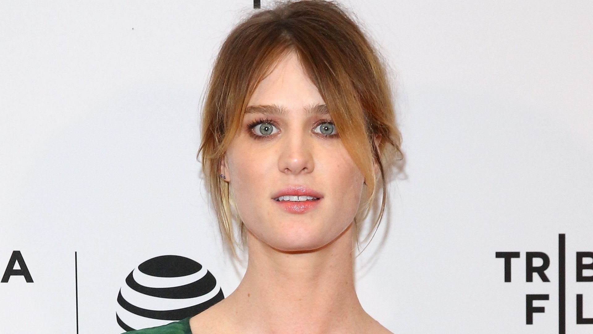 Mackenzie Davis rejoint Ryan Gosling dans le second volet de 'Blade ...