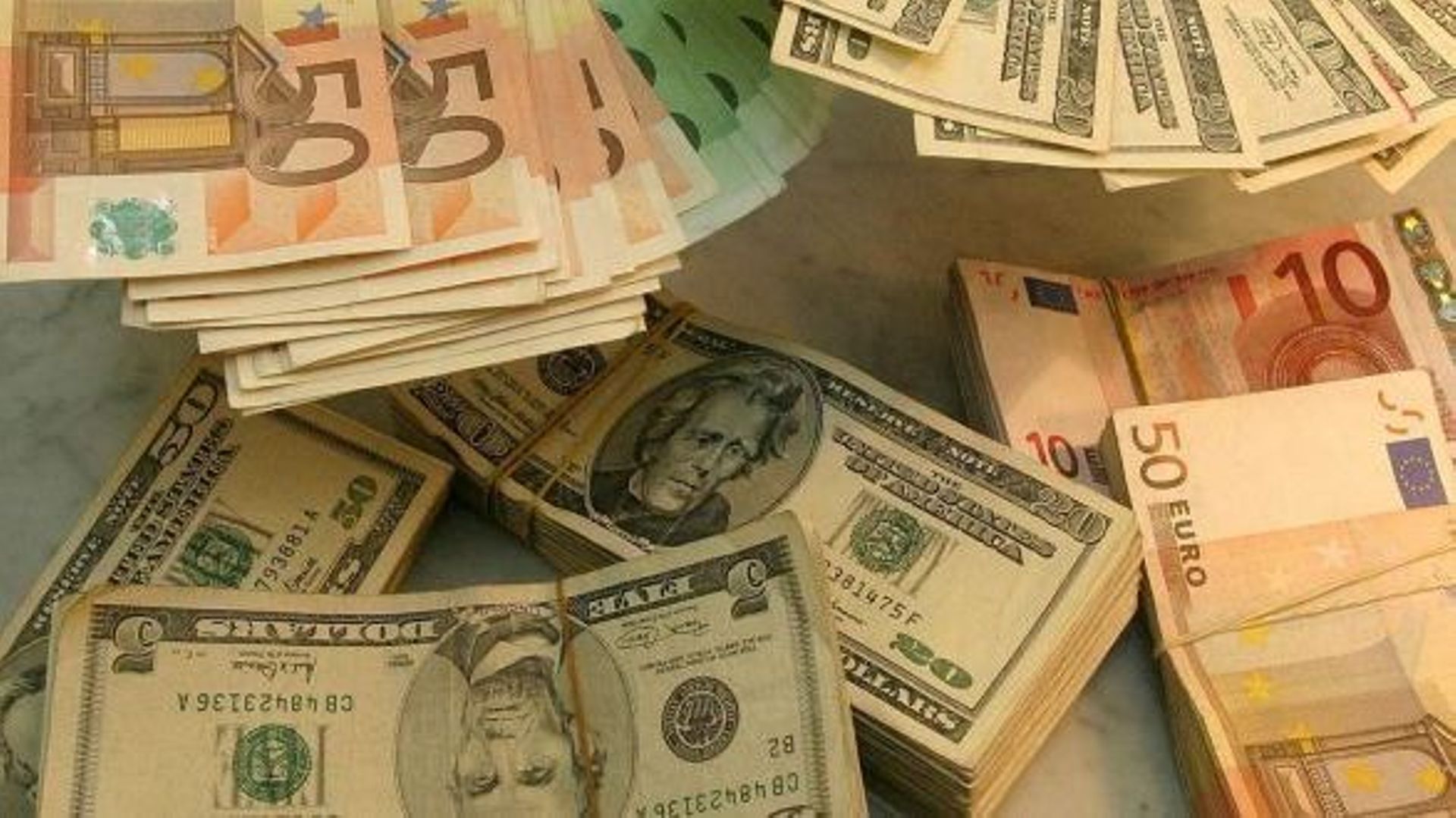 L'euro sous 1,30 dollar, au plus bas depuis janvier - RTBF Actus