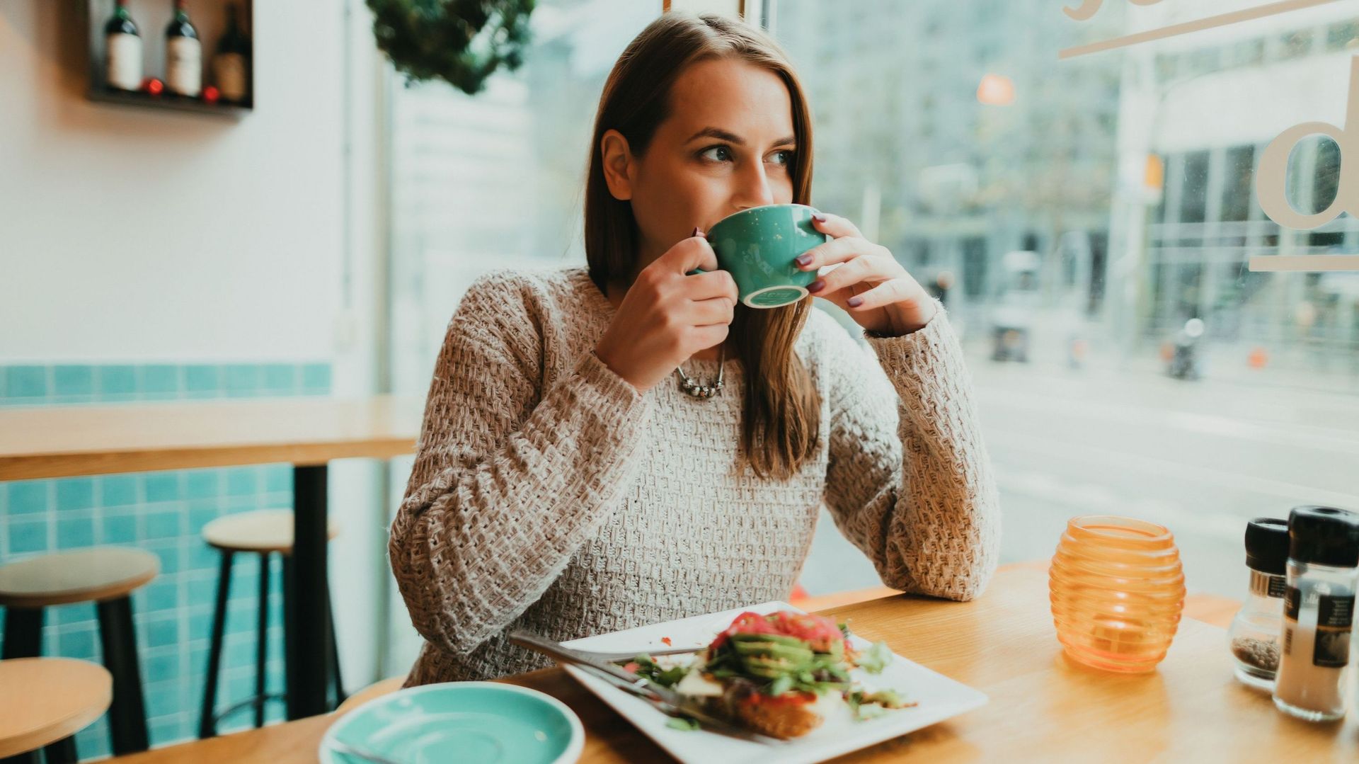 Manger seul au restaurant : la nouvelle tendance chez la génération Z ...