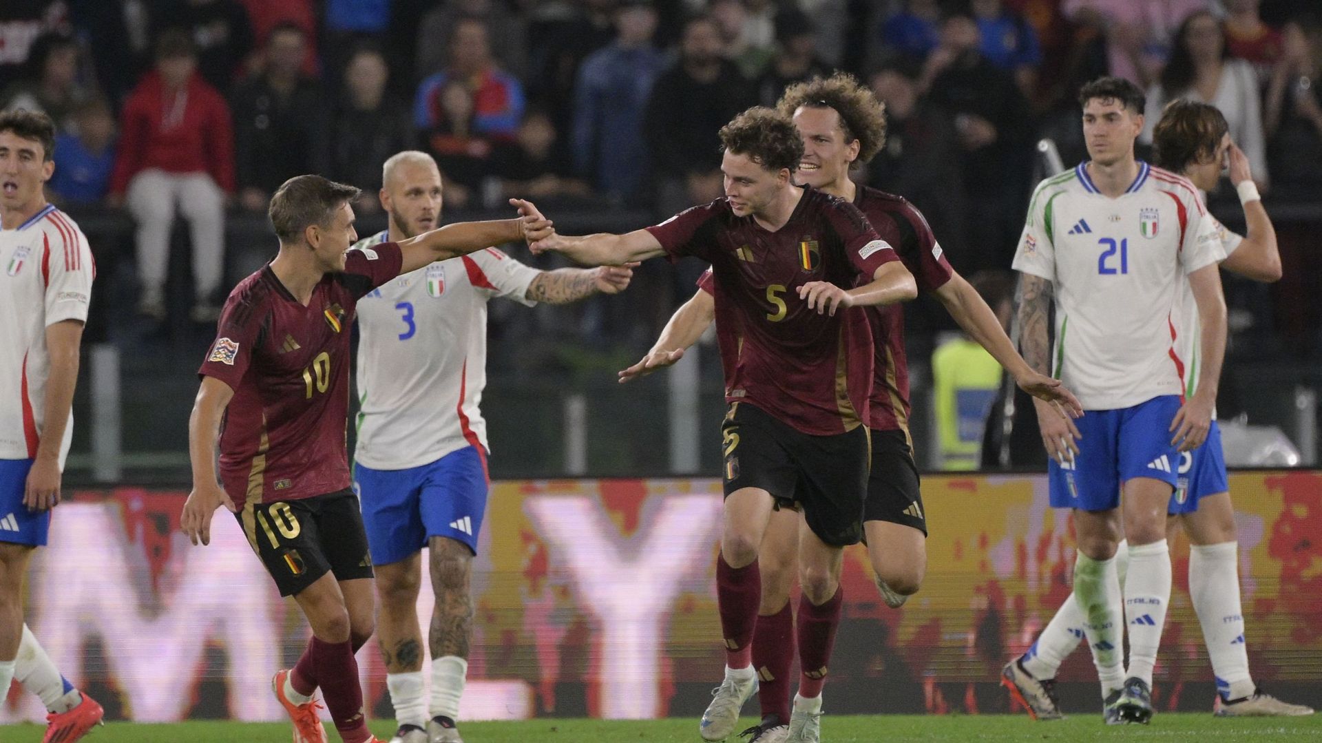 Faes joue des coudes et se troue, Openda met fin à l’hémorragie : les ...