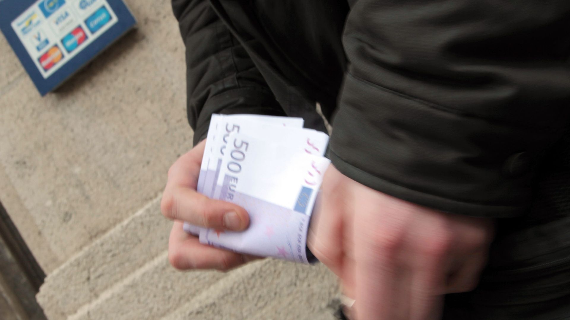 Des escrocs présumés remboursent 67 500 euros à leur victime