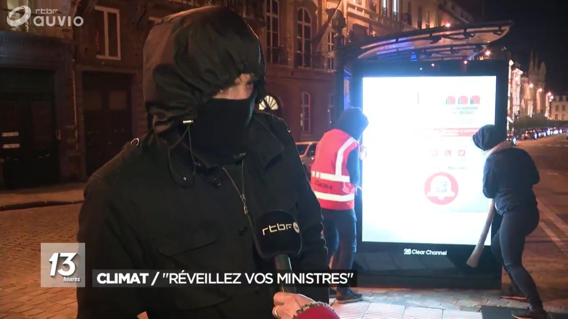 Climat: des centaines d'affiches pour inciter les citoyens à 'réveiller ...