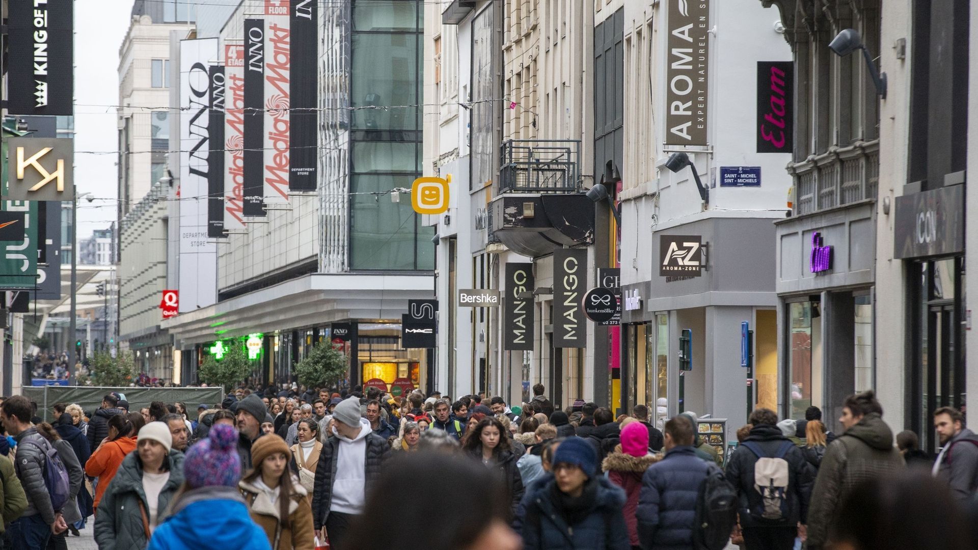 Bruxelles : plus d’un million de passages dans la rue Neuve chaque mois ...