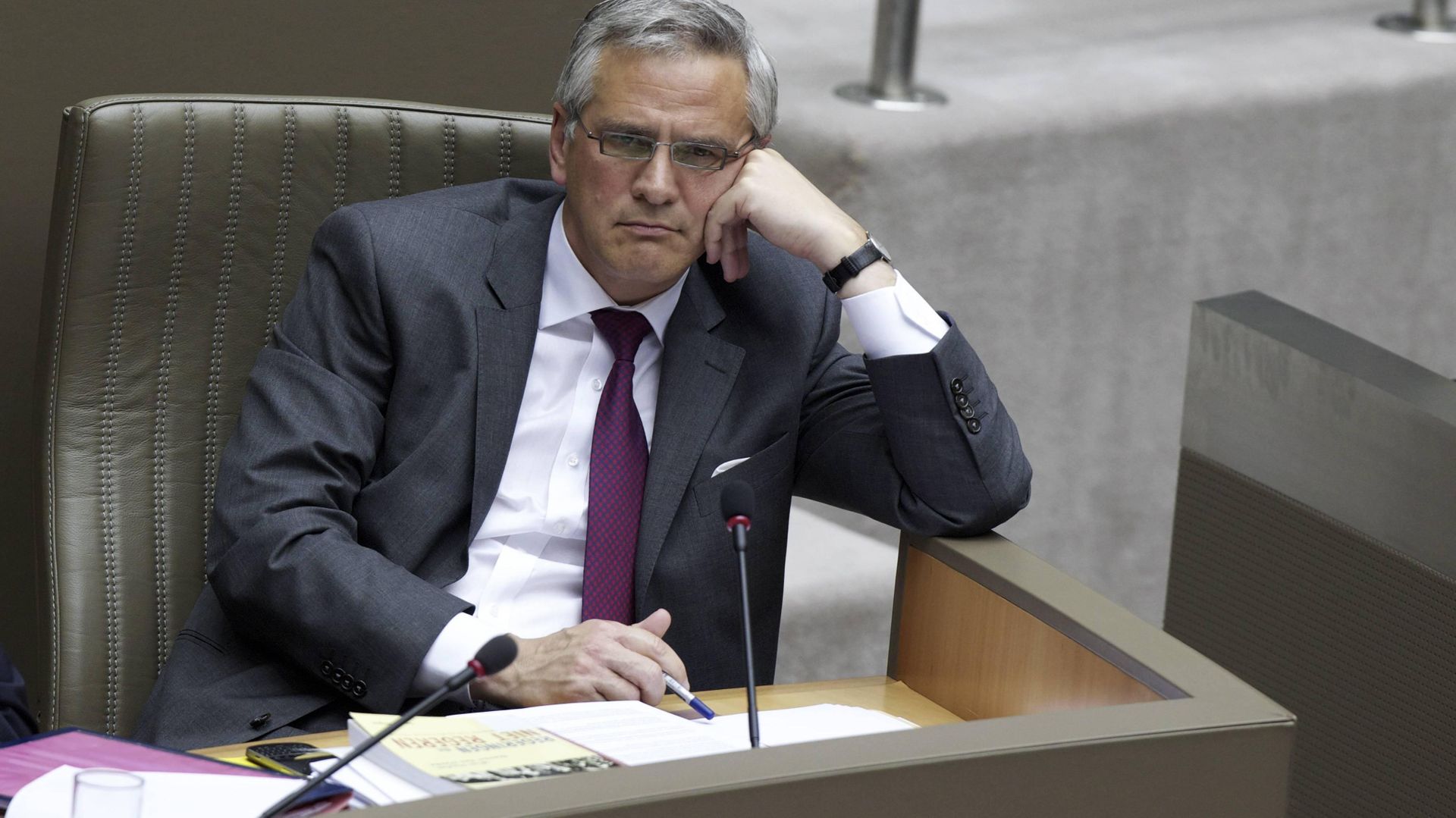 Selon Luc Coene, la Belgique est entrée en récession - RTBF Actus