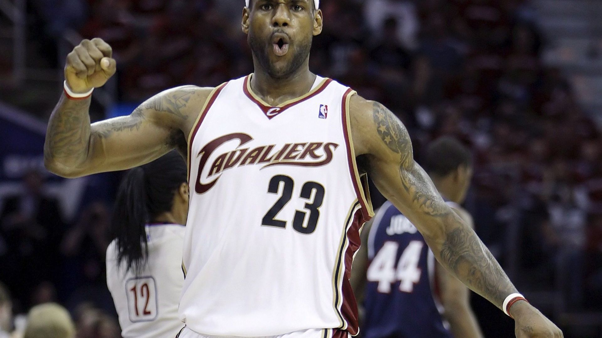 Lebron James carotte à l'entraînement (vidéo) - RTBF Actus