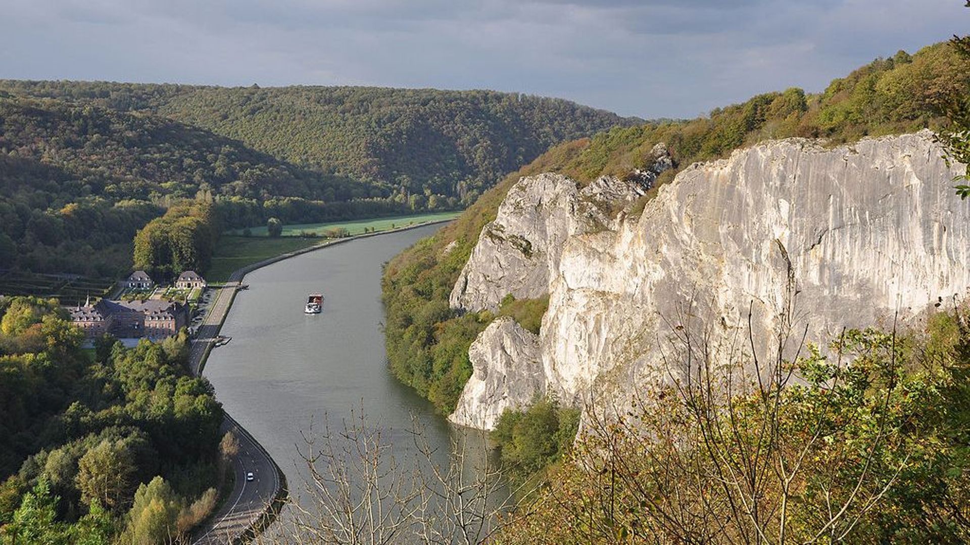 Les rochers de Freÿr à Dinant, patrimoine majeur de Wallonie - RTBF Actus