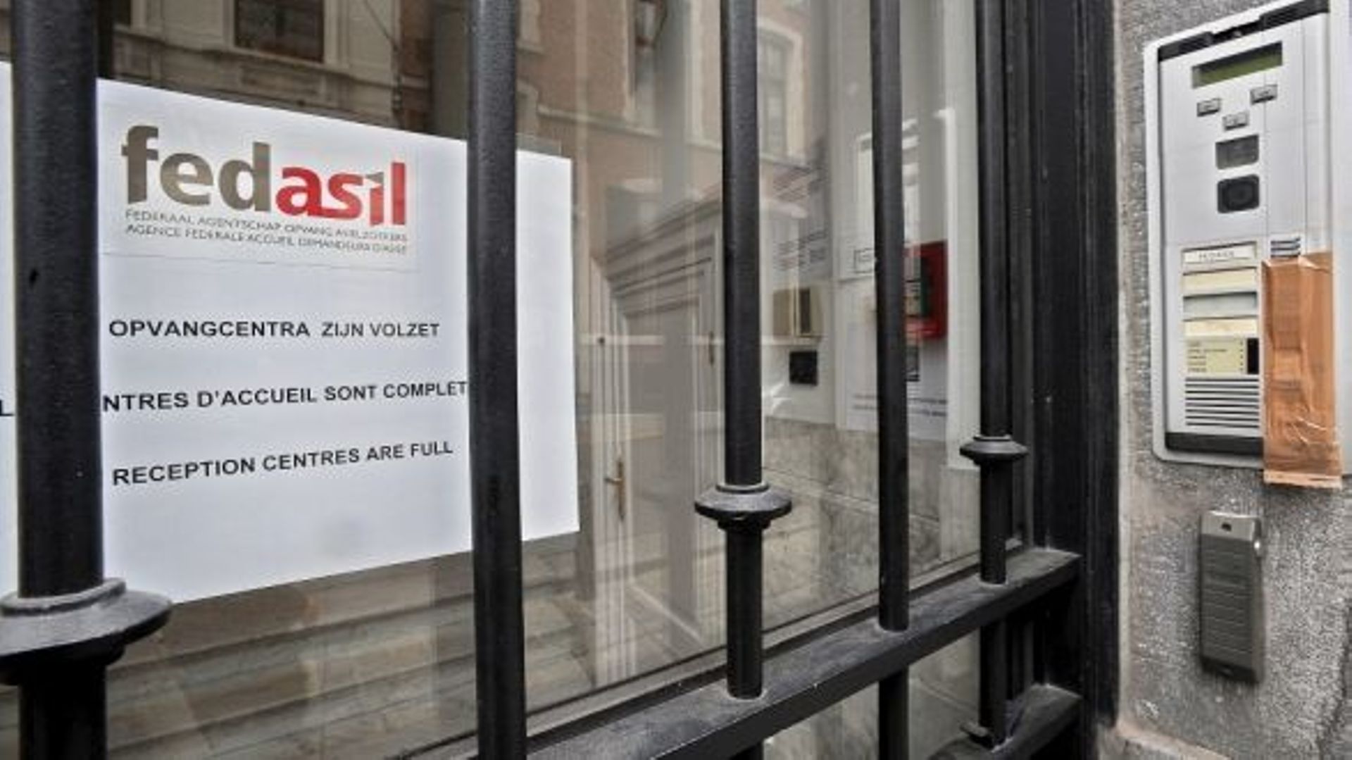 Manifestation des salariés de Fedasil à Rixensart - RTBF Actus