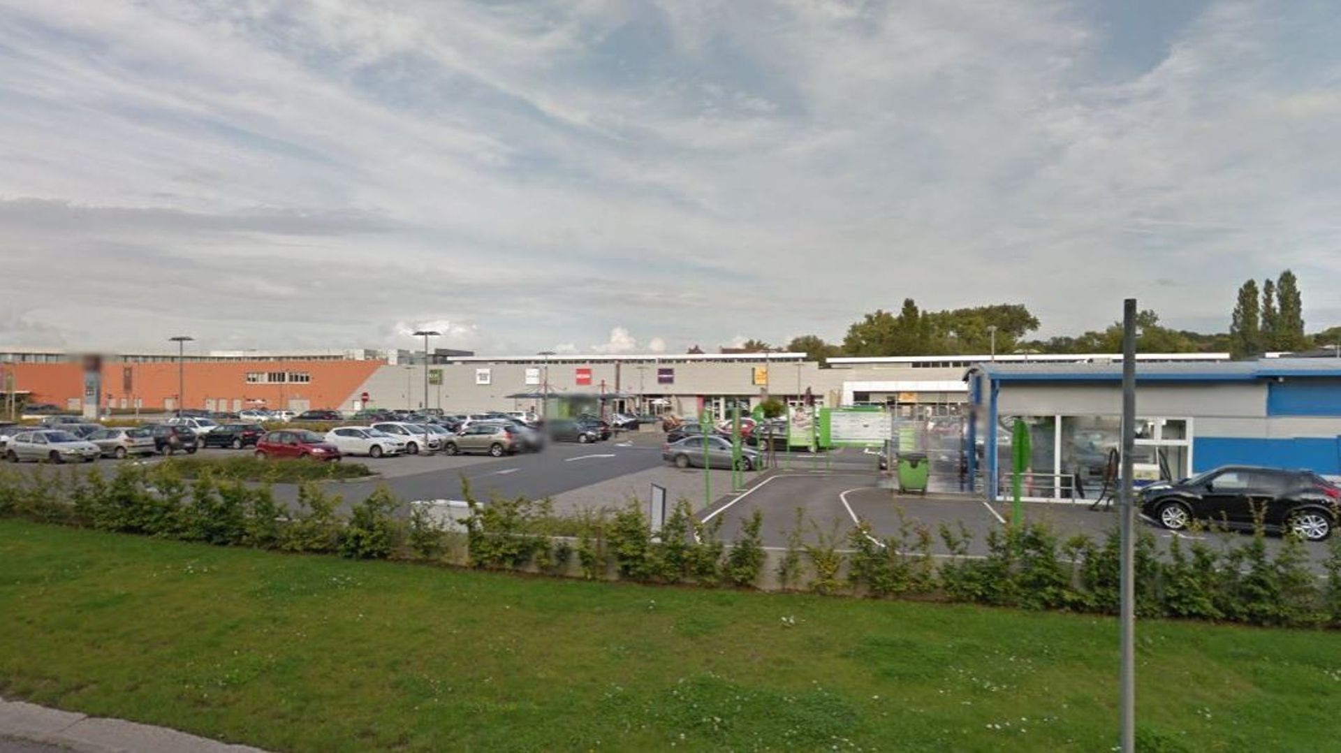 Un cocktail Molotov provoque un début d'incendie au shopping de ...