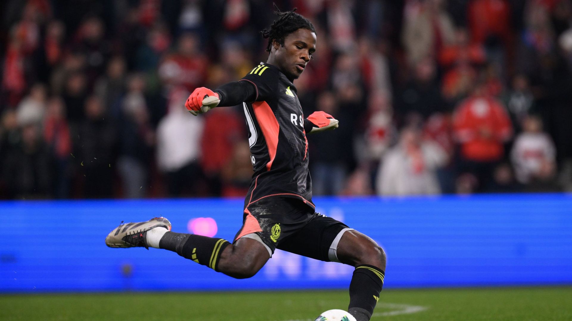 Standard : 'Les supporters ne doivent pas s’acharner sur Matthieu Epolo ...