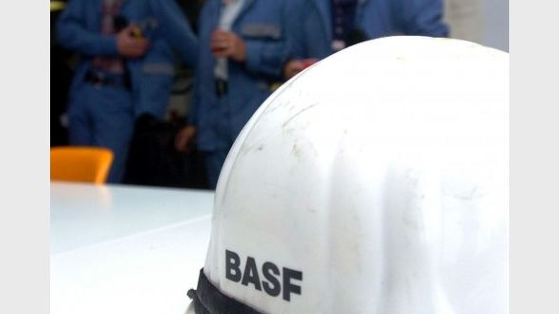 BASF Feluy : personnel et syndicats sous le choc - RTBF Actus