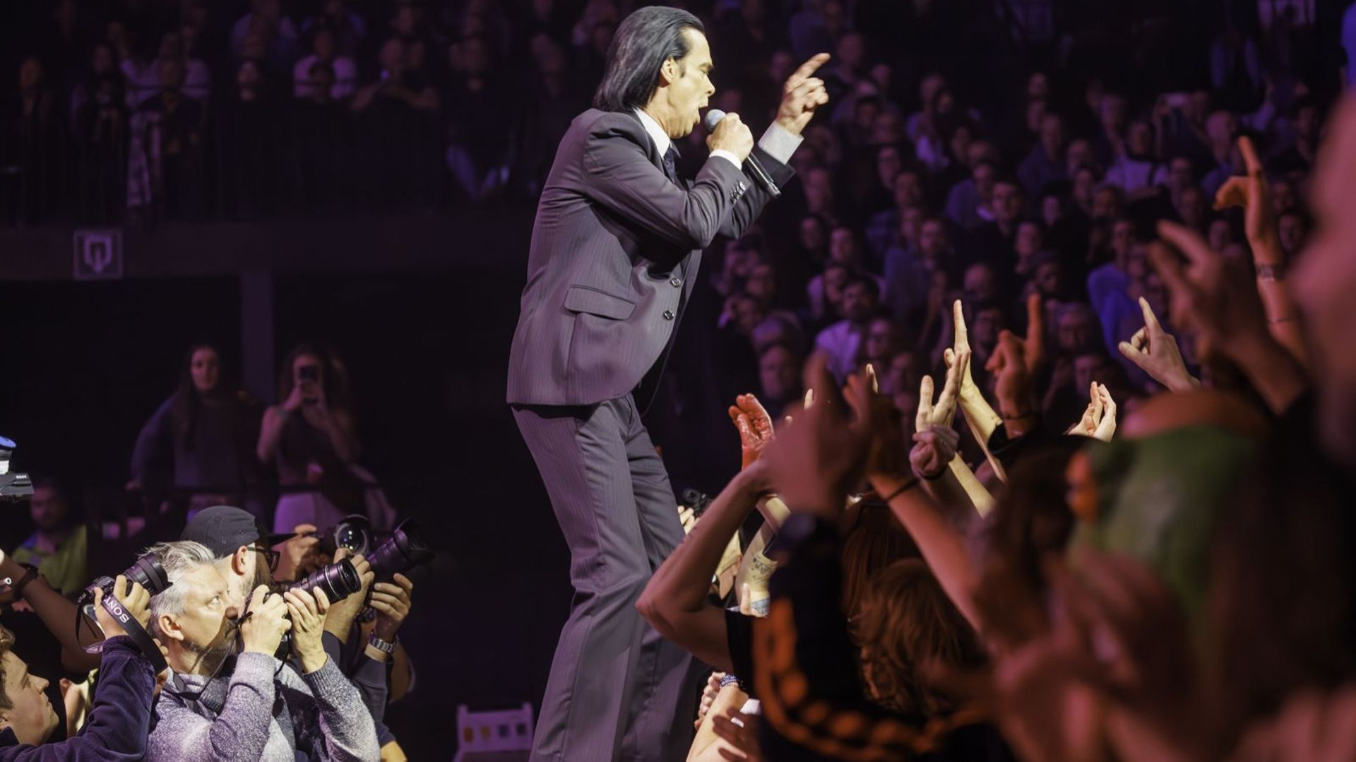 Nick Cave en concert à Anvers : retour sur une soirée mémorable - RTBF ...
