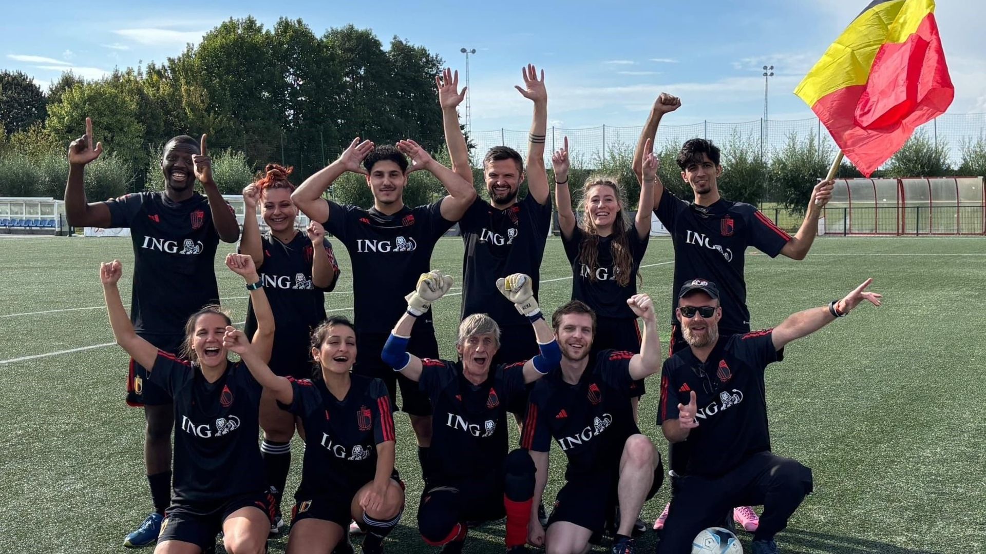 Une équipe de foot inclusive de Mouscron défend les couleurs belges ...