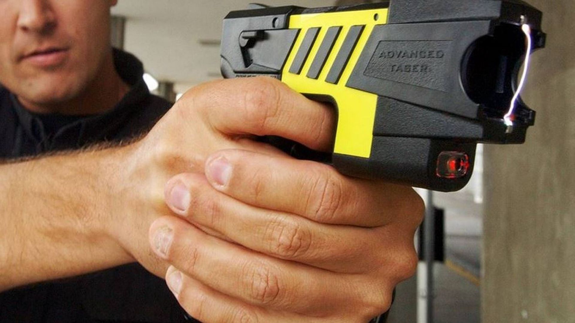 Six pistolets à impulsion électrique, dès janvier, à la police de Liège ...