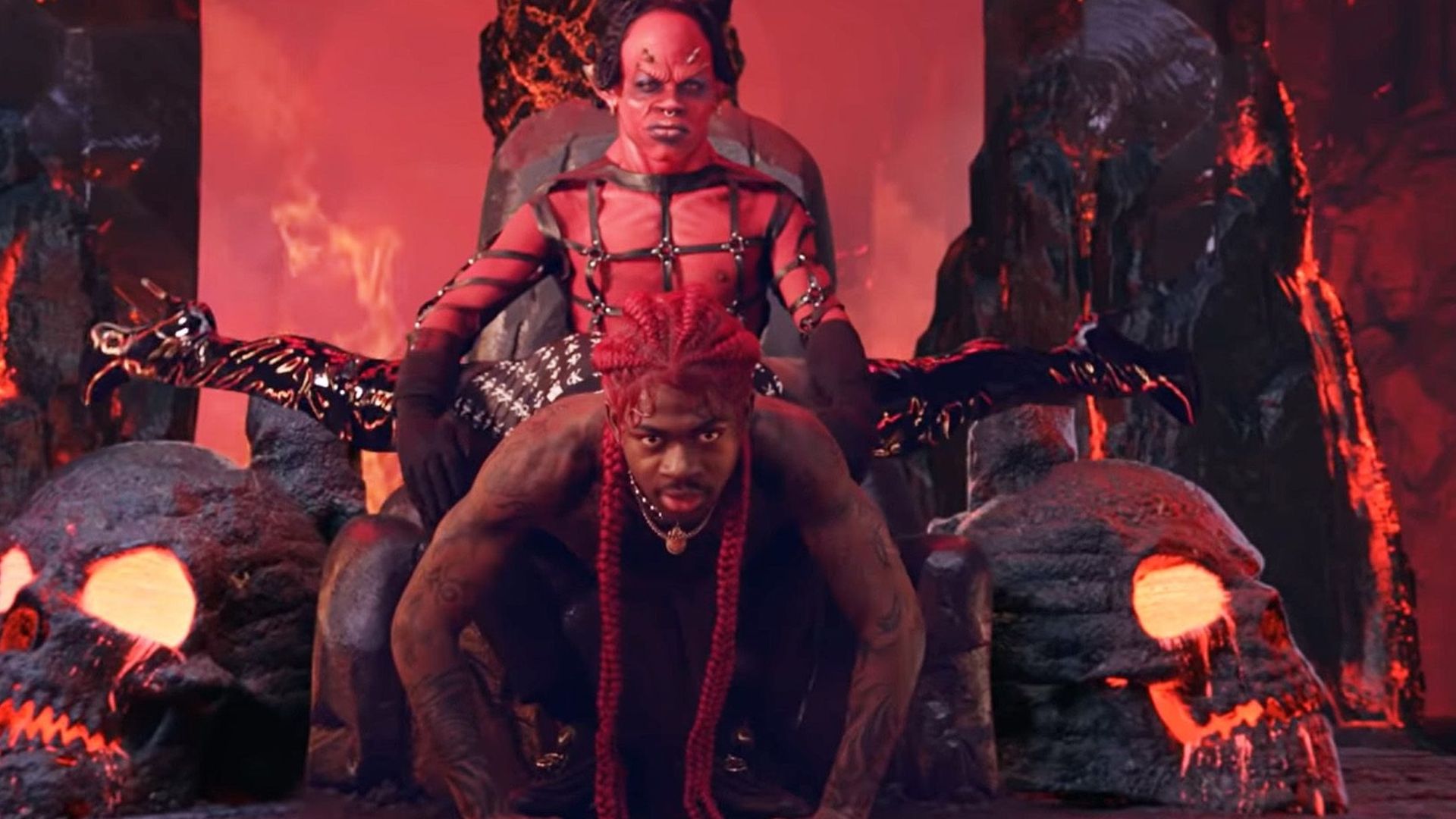 Lil Nas X fait une lapdance au Diable et écrit un message à celui qu'il ...