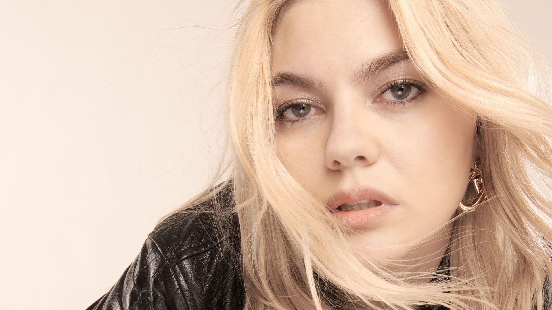 'J'ai mis plus de temps que d'autres dans ma famille à en guérir' : Louane parle du décès de sa ...