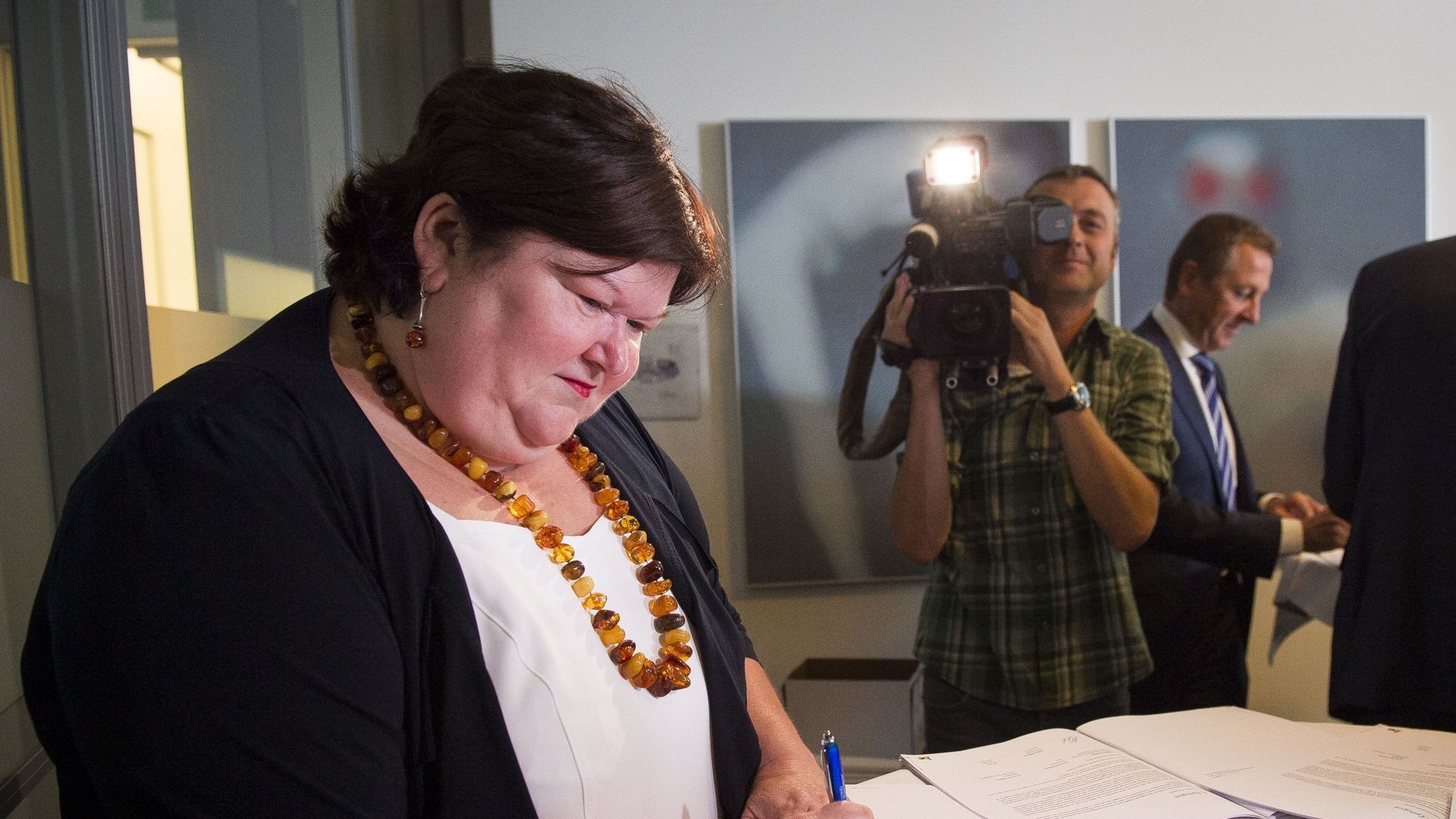 Le secteur pharmaceutique et Maggie De Block signent un Pacte d'avenir ...