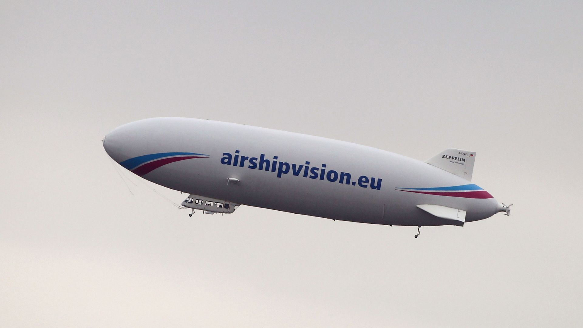 Premier vol commercial en Zeppelin autour de Paris - rtbf.be