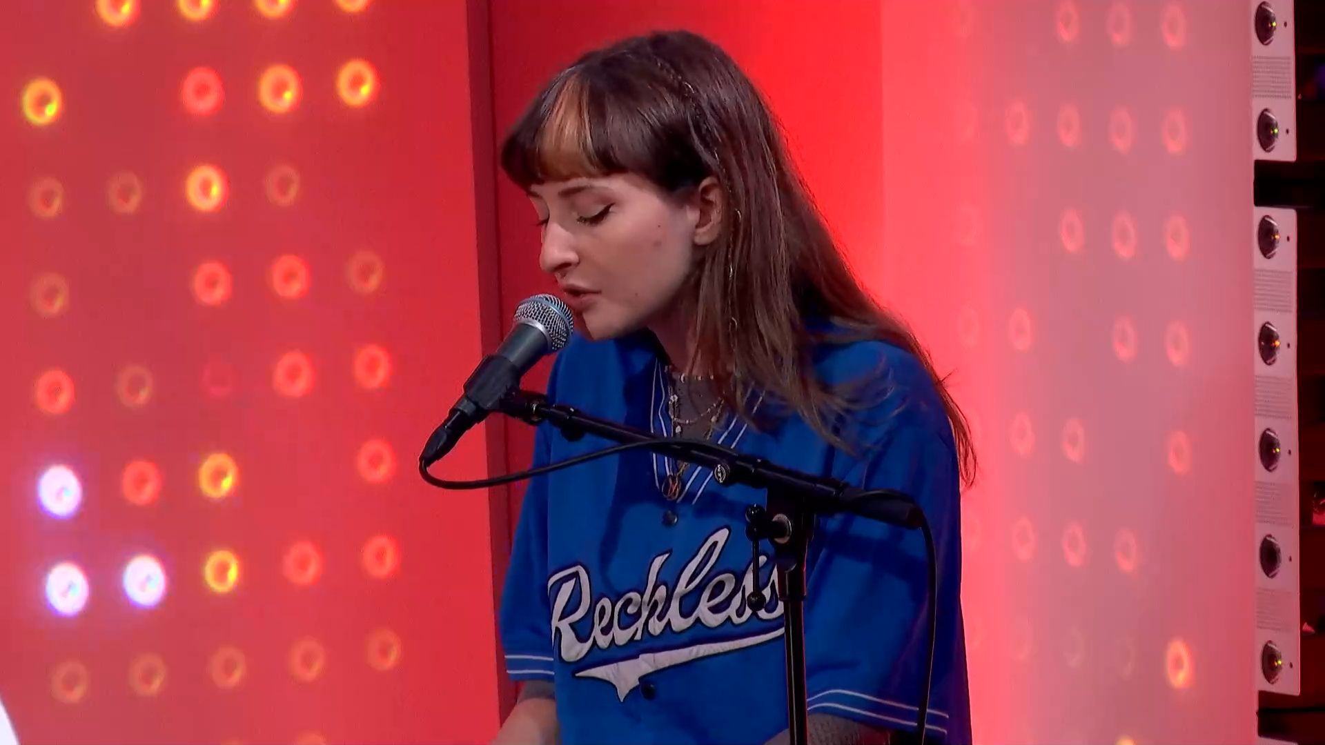 Orlane annonce un nouvel album pour 2025 et reprend en live le titre ...