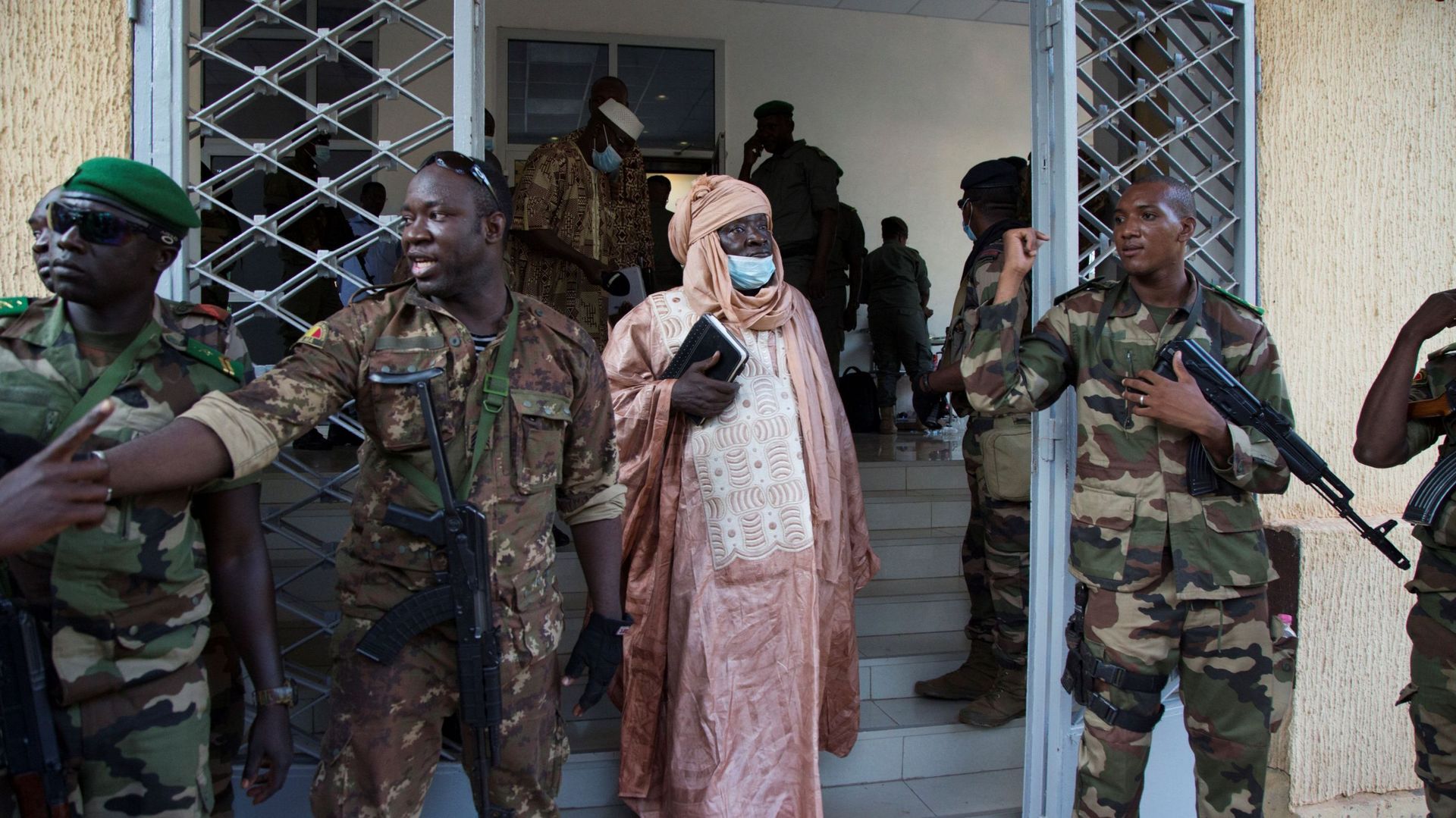 Coup d'Etat au Mali : l'opposition travaillera avec la junte à l ...