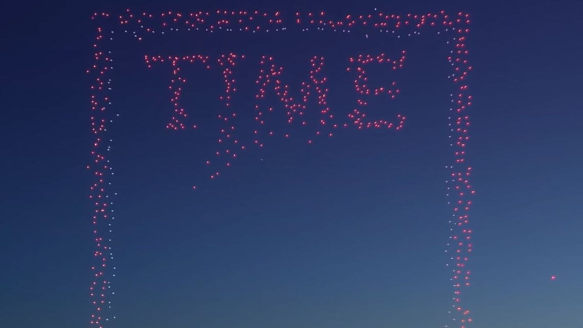 Chutes de drones spectaculaires en plus de l'incroyable couverture de ...