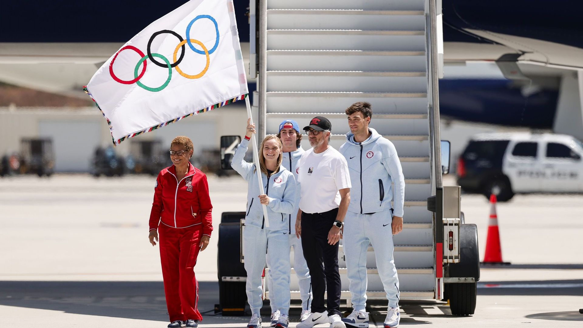 JO 2028 : le drapeau olympique est arrivé à Los Angeles - RTBF Actus