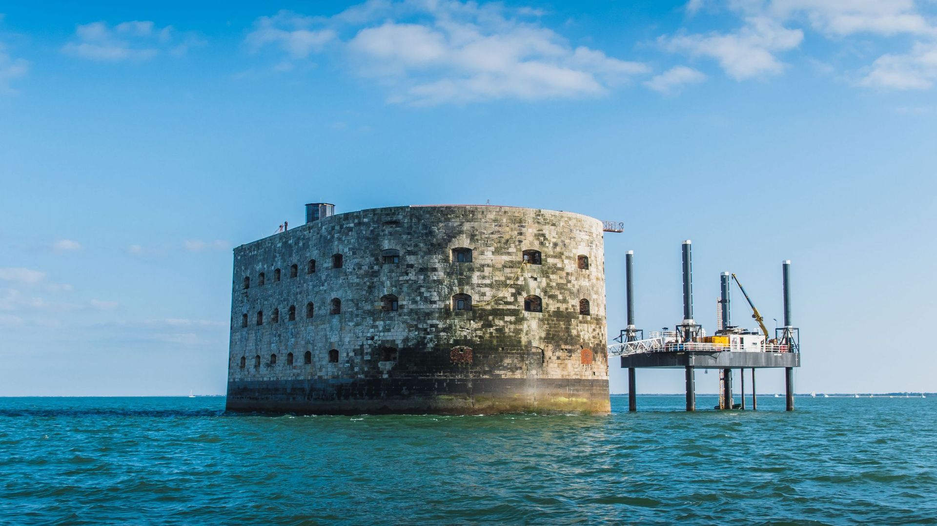 Découvrez les secrets et l'histoire du Fort Boyard - RTBF Actus
