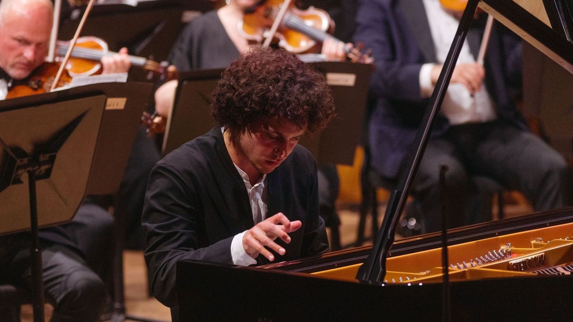 Portrait du pianiste Nikola Meeuwsen, 1er lauréat du Concours Reine ...
