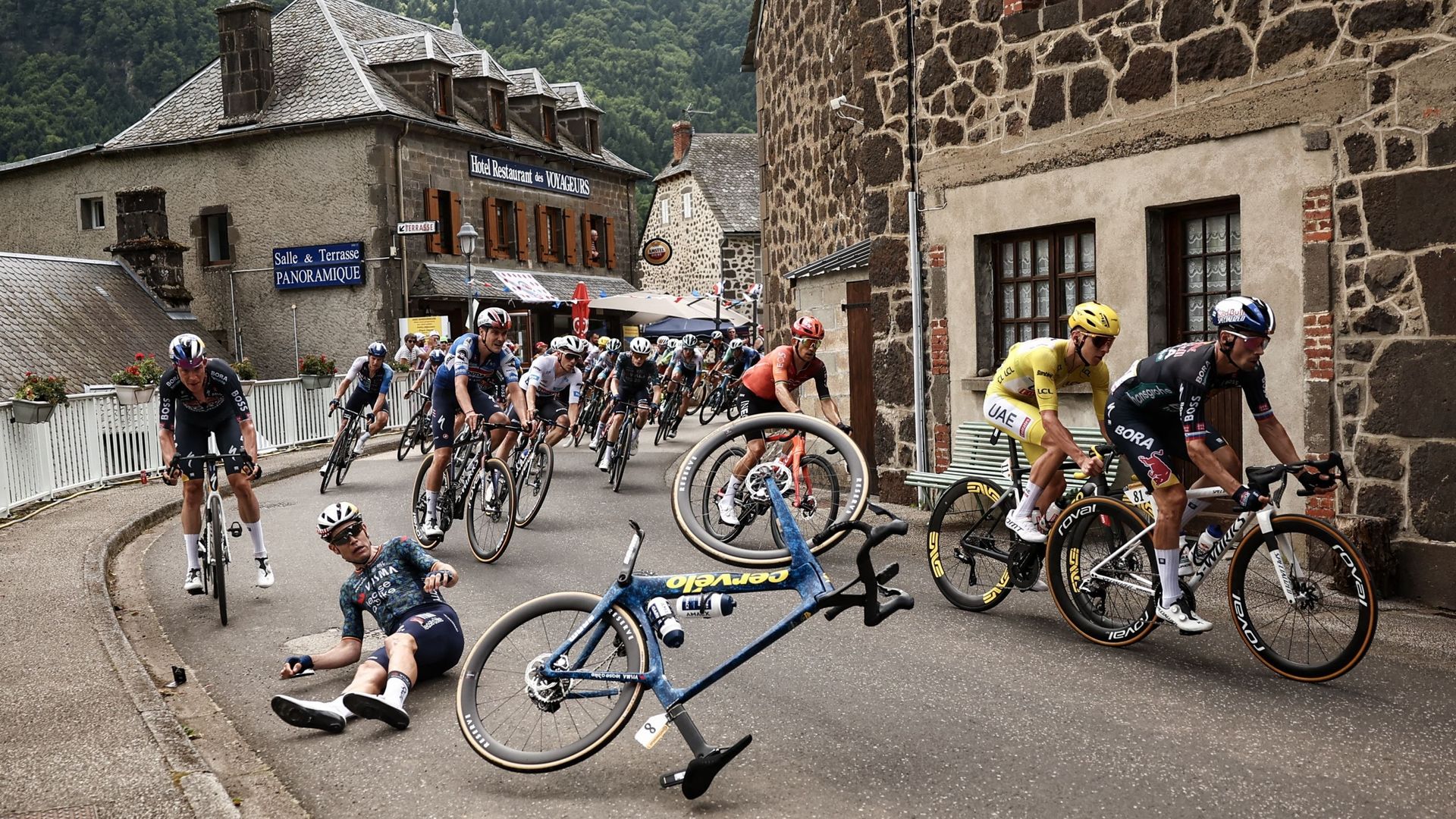 Tour de France : 'Une blessure profonde' pour van Aert qui veut ...