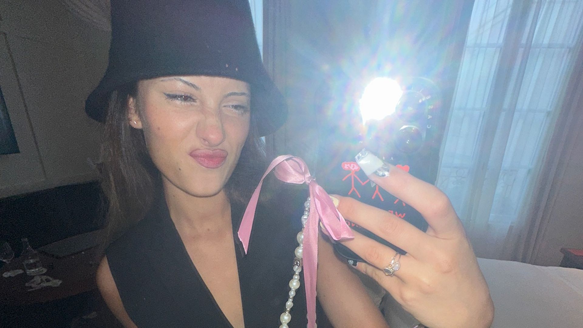 Iliona chante 'Text back' en live : 'Les chansons, le titre et le thème ...