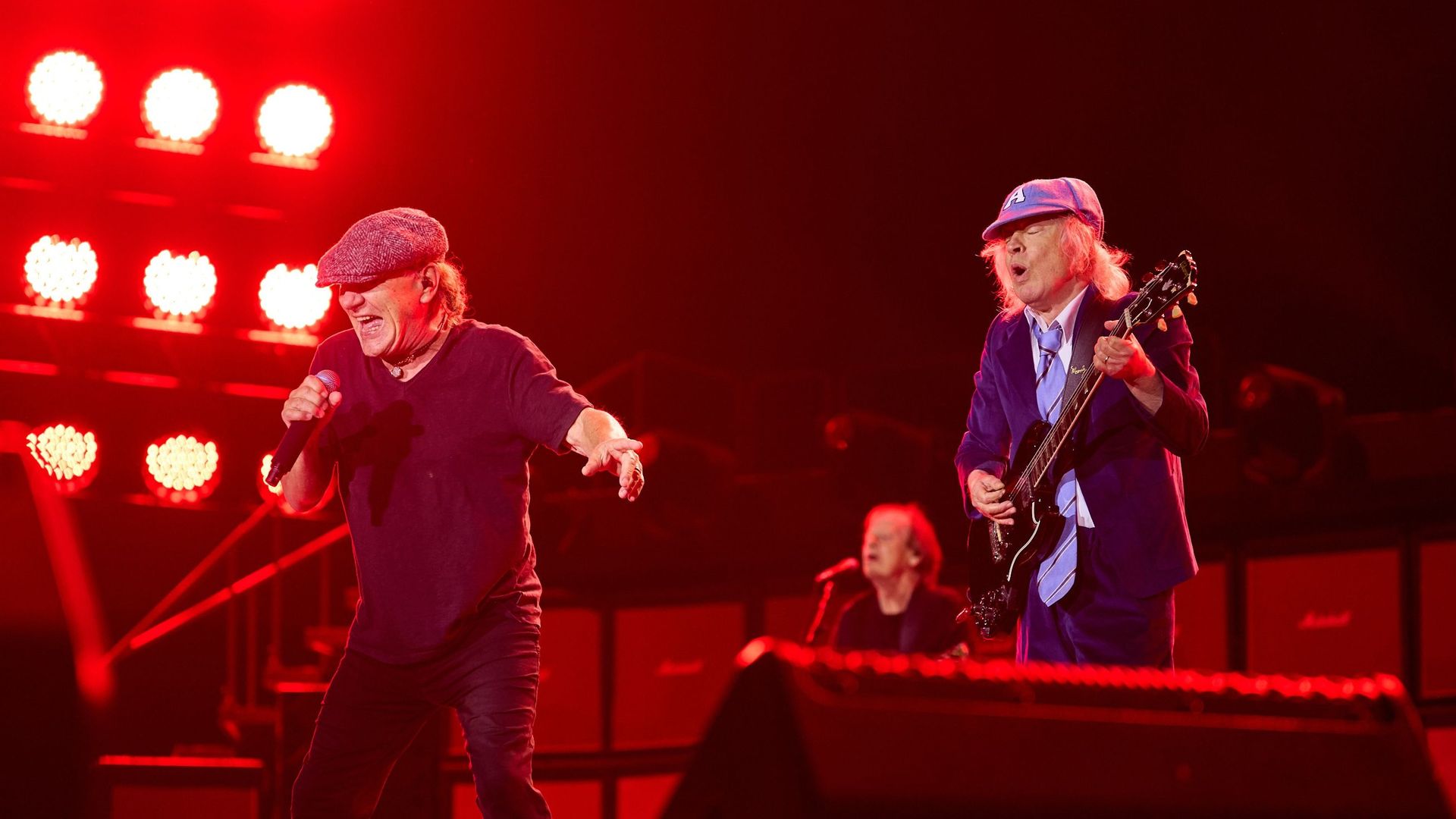 Brian Johnson d’AC/DC reprend Toto : une vidéo de 2001 fait le buzz en ...