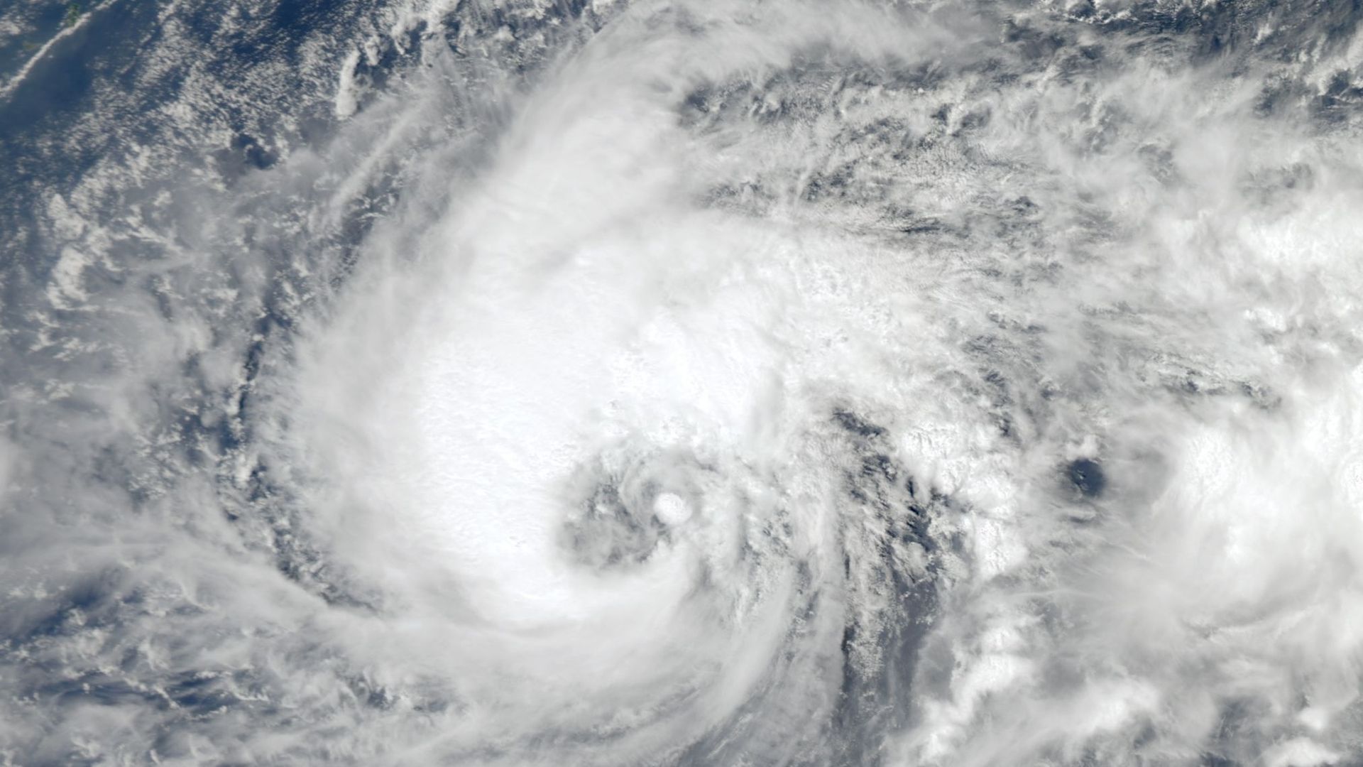 Le puissant typhon Koppu touche les Philippines - rtbf.be