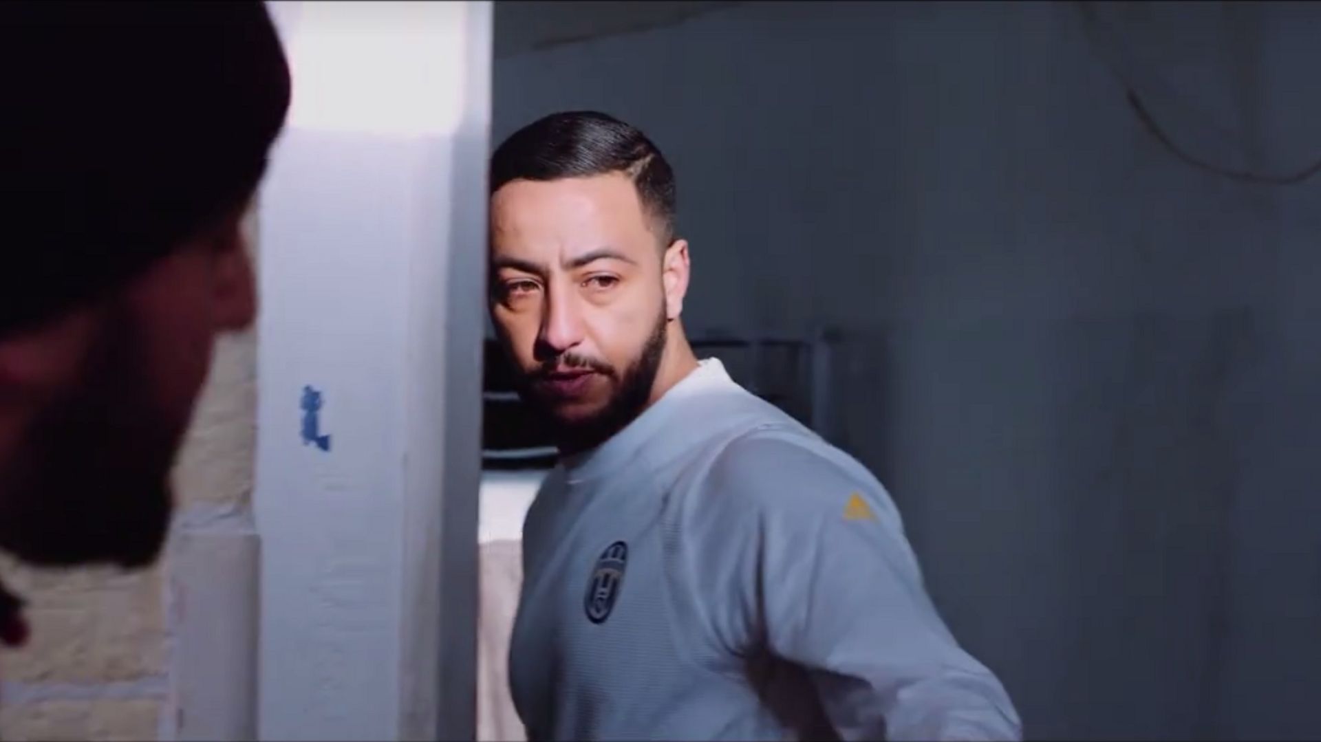 Le rappeur Lacrim fait son retour avec une websérie - RTBF Actus